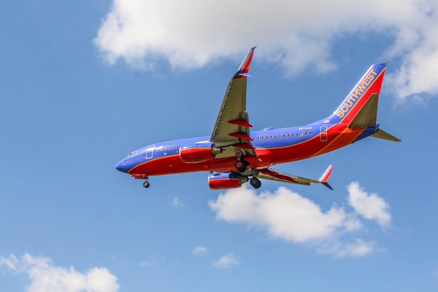 2 Main Types of Hydraulic Aircraft Jacks – Flytek